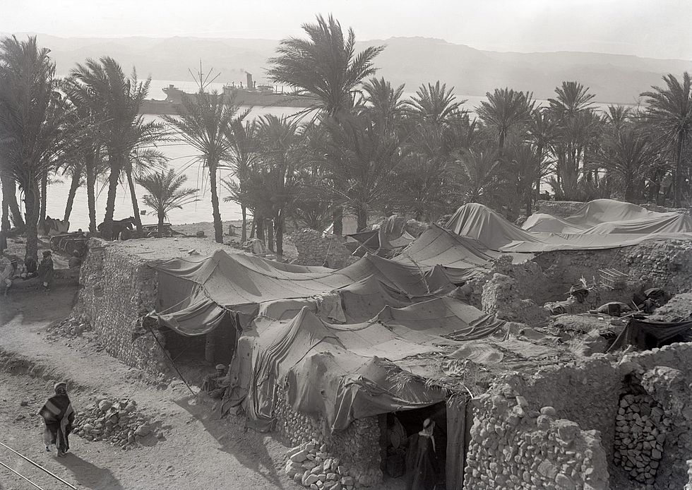 The Taking of Akaba - 1917 - T.E. Lawrence, Auda abu Tayi, Prince ...