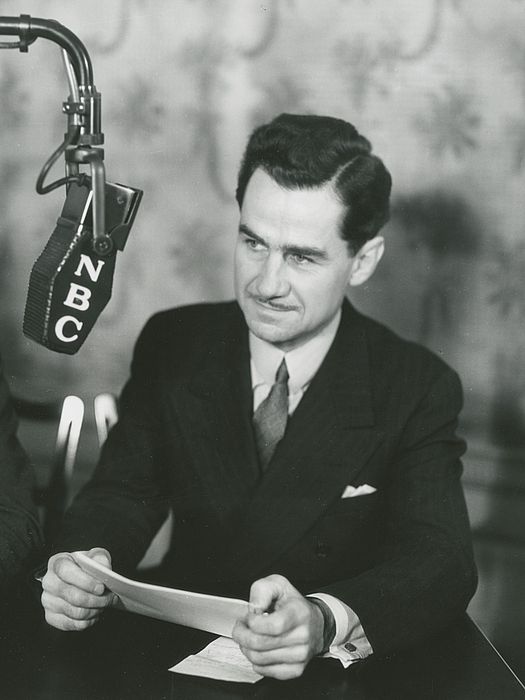 Lowell Thomas - Broadcasting Pioneer