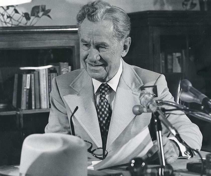 Lowell Thomas - Media Tycoon - The Life of Lowell Thomas - Biography of ...