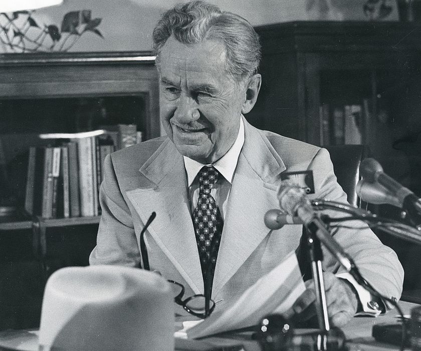 Lowell Thomas - Media Tycoon - The Life of Lowell Thomas - Biography of ...