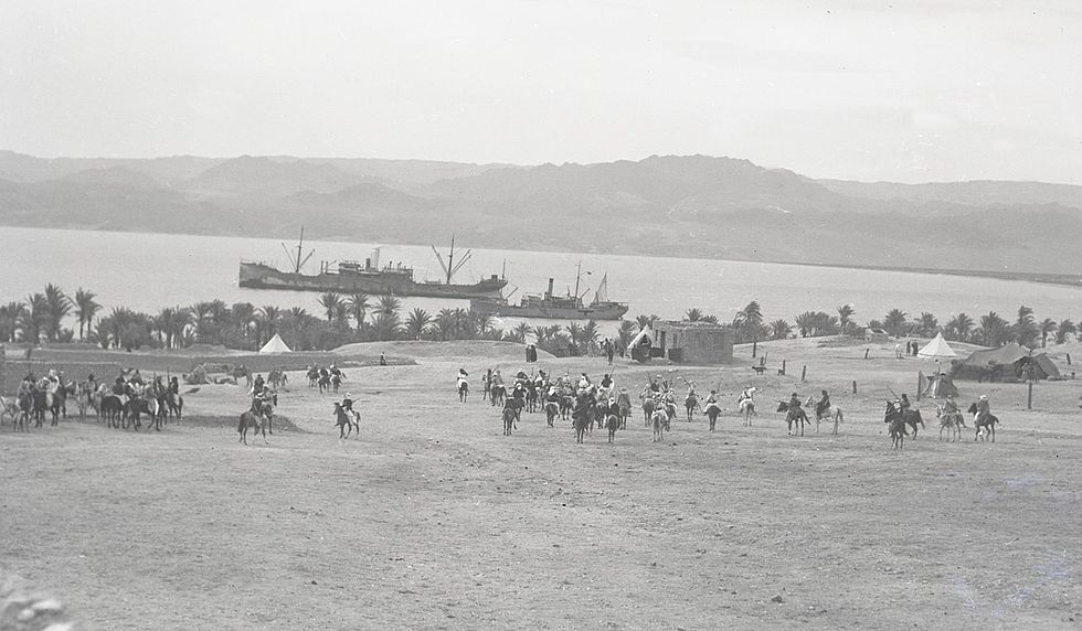 The Taking of Akaba - 1917 - T.E. Lawrence, Auda abu Tayi, Prince ...